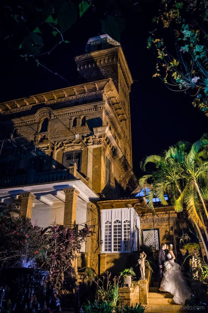 Misterioso e imponente: O Castelo das Pedras de Fogo que fica ao lado ...